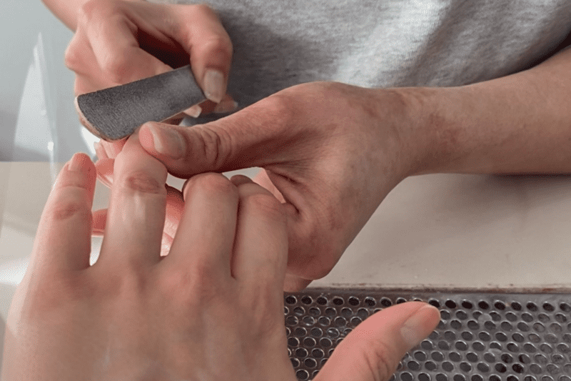 How to do Shellac Nails at Home (Step by Step Guide)