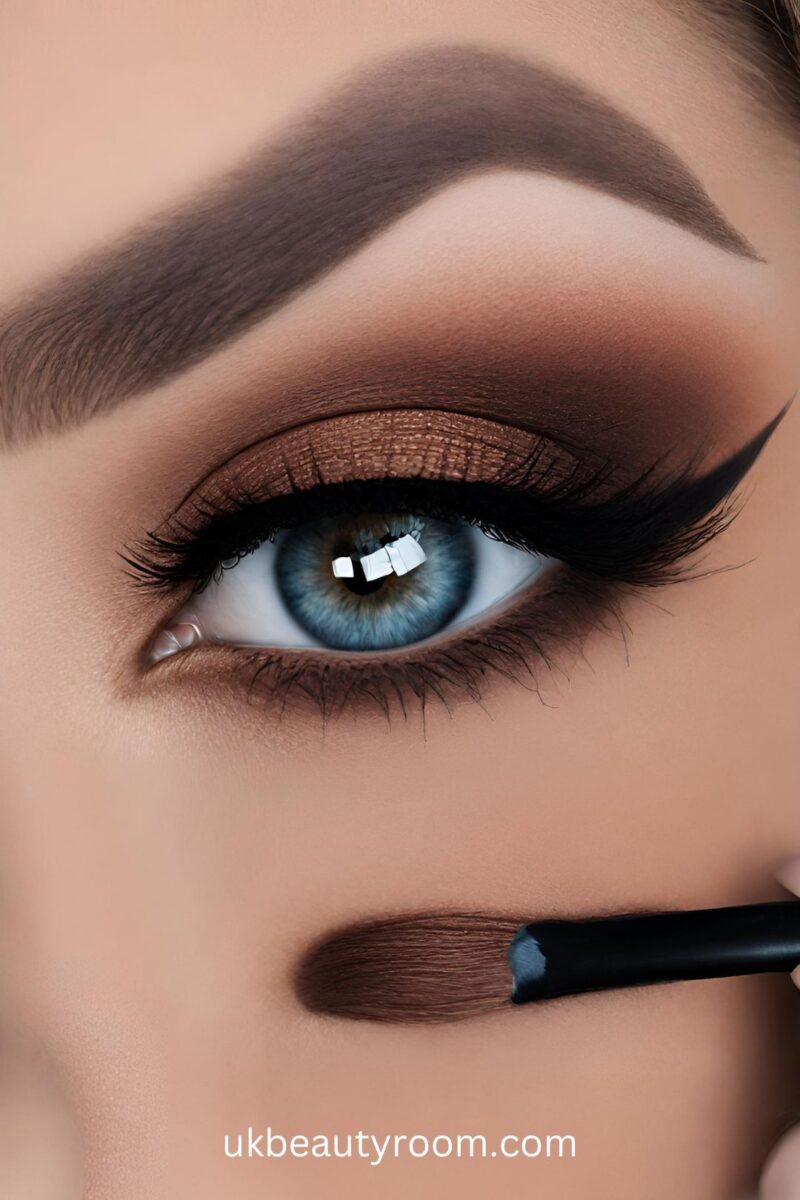 30 Best Smokey Eye Makeup Looks for Blue Eyes