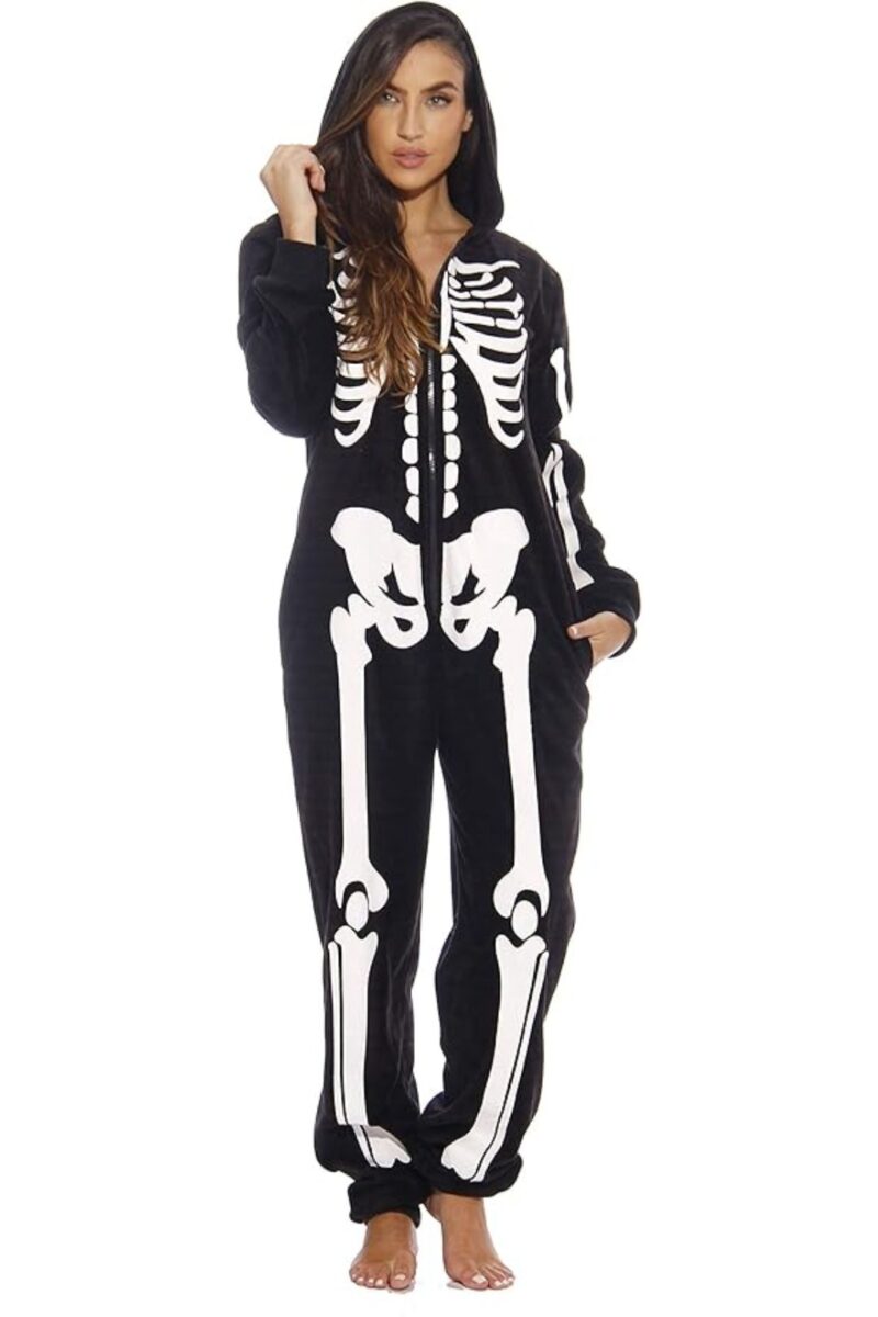 17 Spooky and Stylish Halloween Outfits for Women